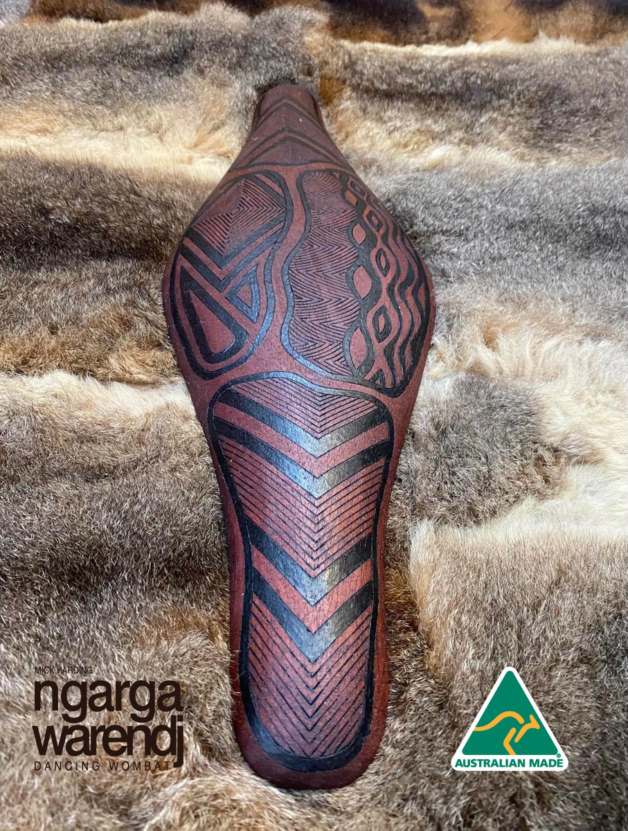 PARRYING SHIELD SMALL WIDE - POSSUM CLOAK DESIGN